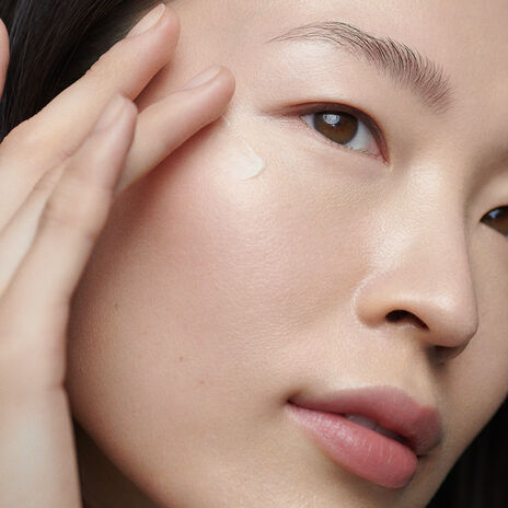 What Is a Facial Essence & How to Use it | Blog | Fresh Beauty